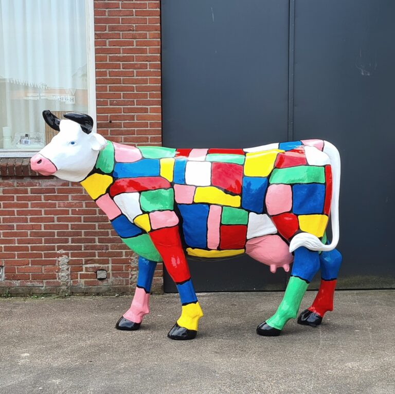 Beeld van een levensgrote koe kopen